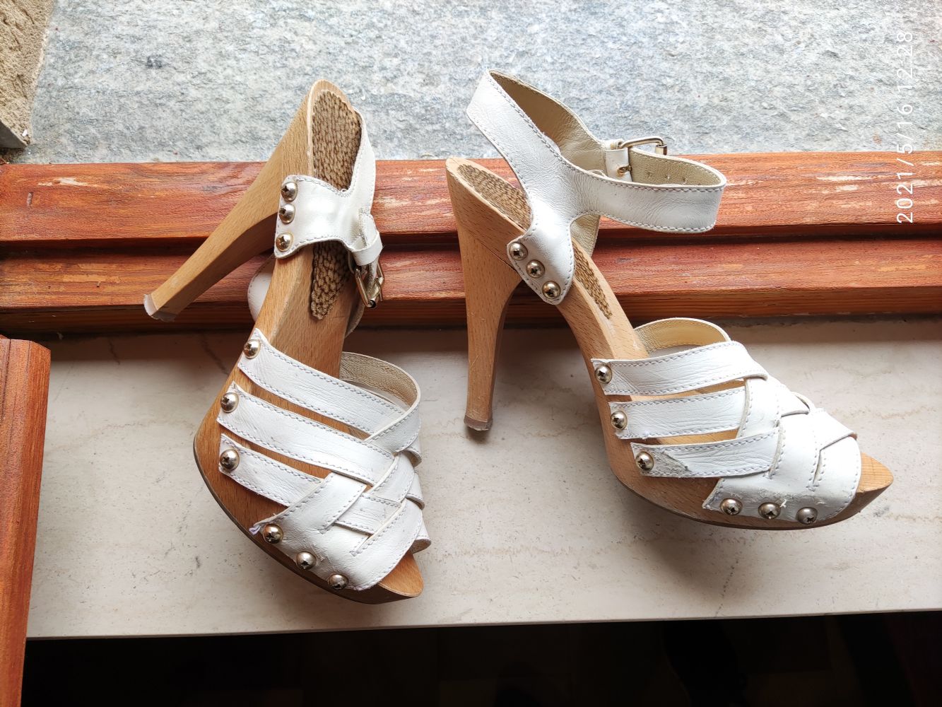 Baratto/Scambio: Sandalo Borbonese n.37 [ Bimbi/Vestiti e scarpe] a ...